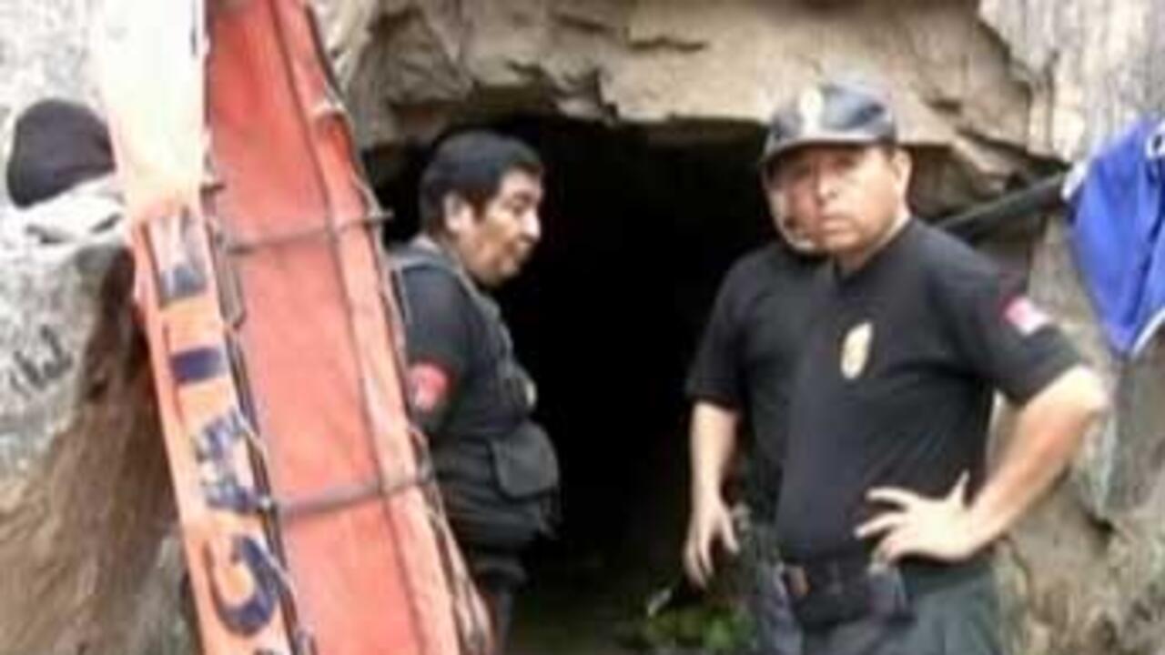 Rescuers send aid to nine trapped miners in Peru