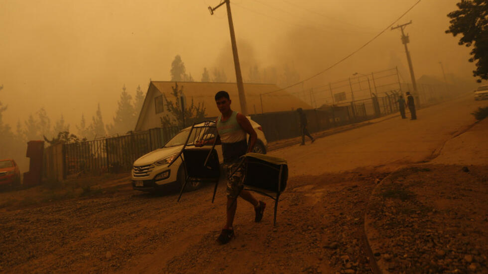 Deadly wildfires ravage Chile, displace thousands