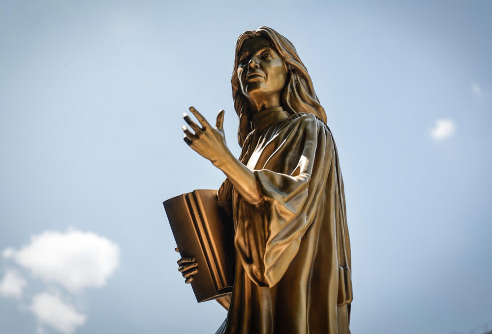 Gisèle Halimi, Simone Veil: les statues féminines de la cérémonie des JO bientôt installées au ...