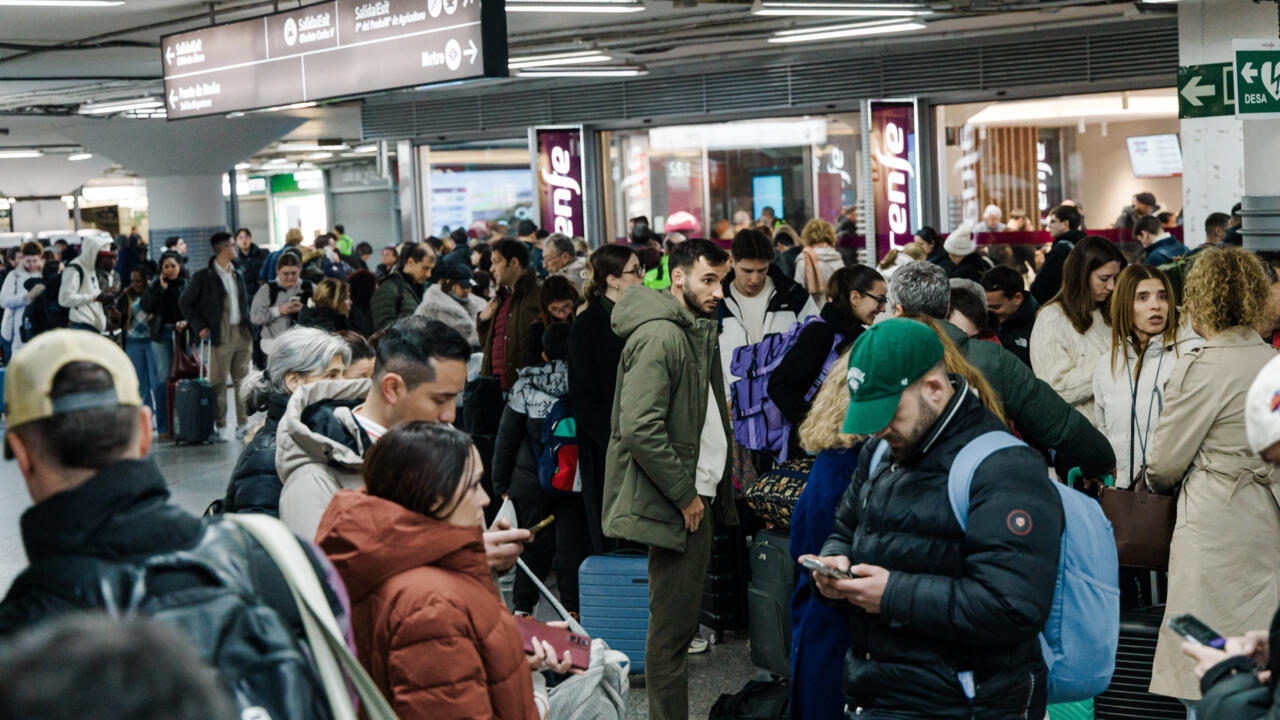 High-speed train crash in southern Spain kills at least 10, police say ...