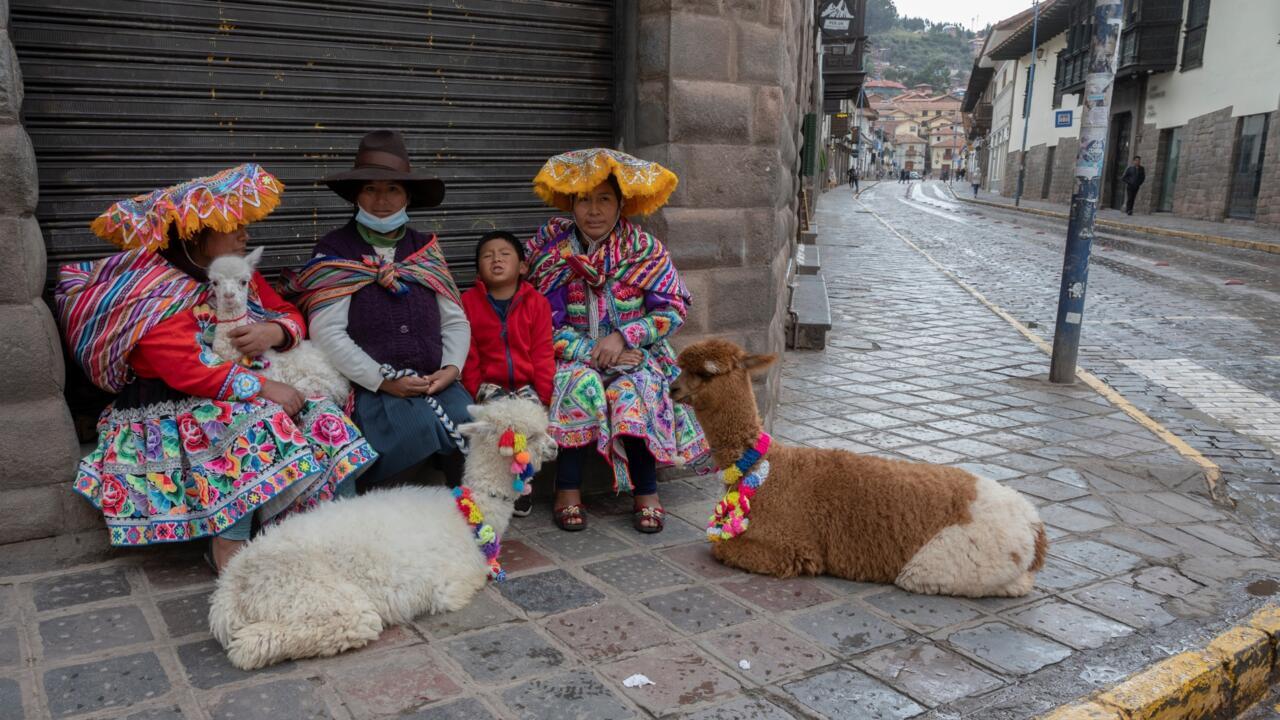 Peru tourism industry in 'free fall' as Machu Picchu closed by protests