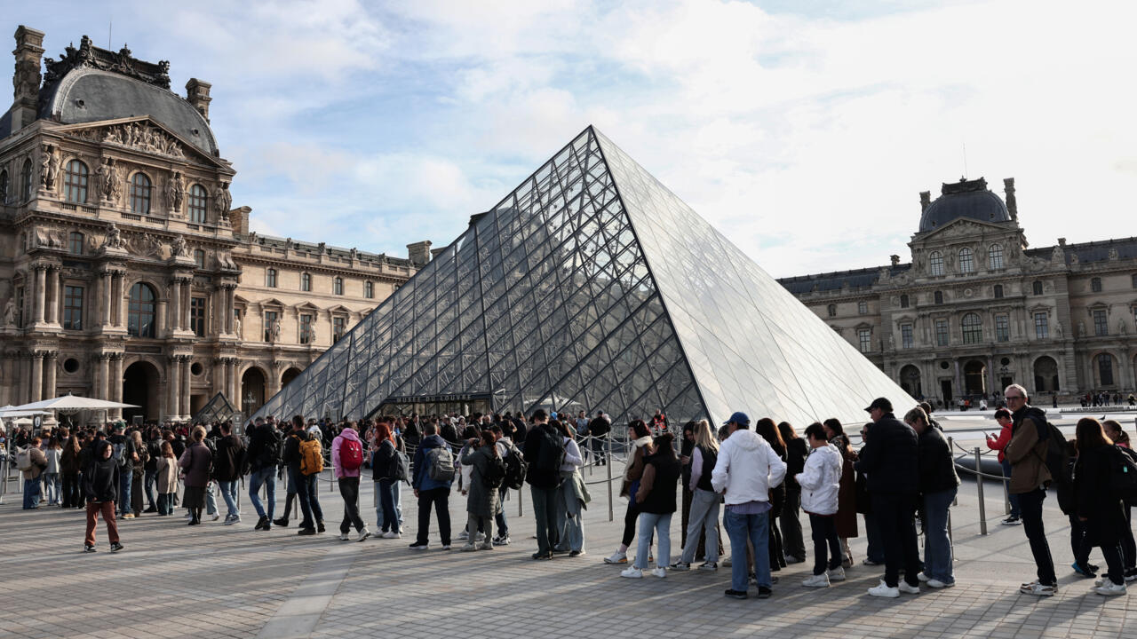 Louvre and other French museums fare hikes for non-European visitors