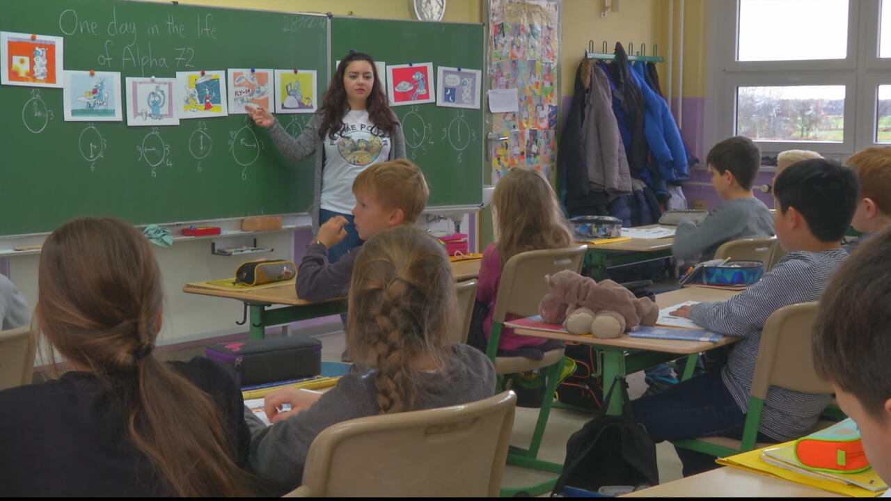 Video: Refugee teachers find work in Germany after training course - Focus