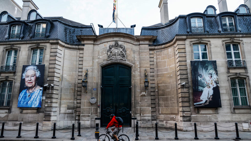 Macron says Queen Elizabeth 'held special place in the hearts of French ...