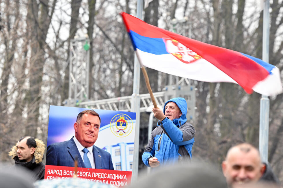 Bosnie: Dodik condamné, Belgrade parle de la "plus grande crise"