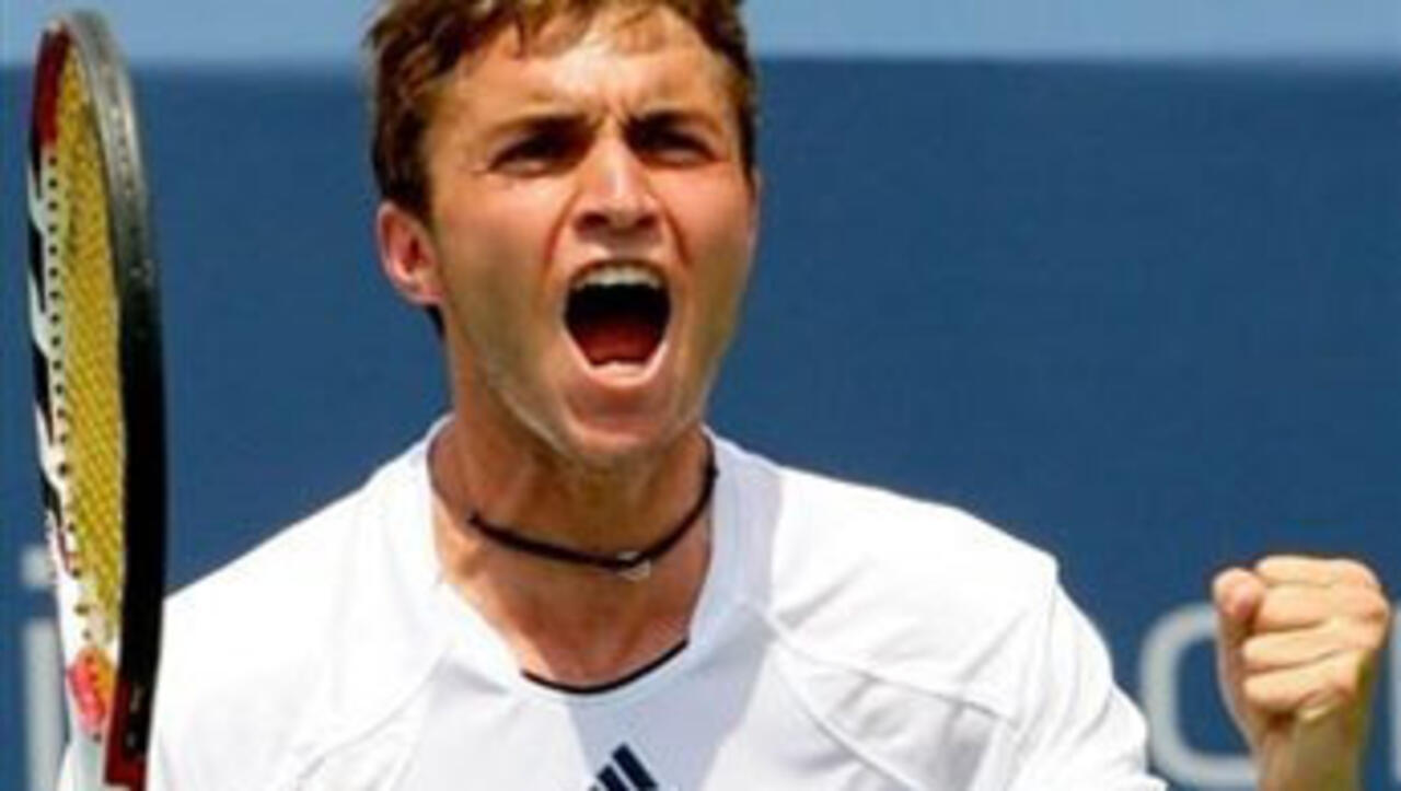 Simon tames Tursunov to take Indy title - France 24