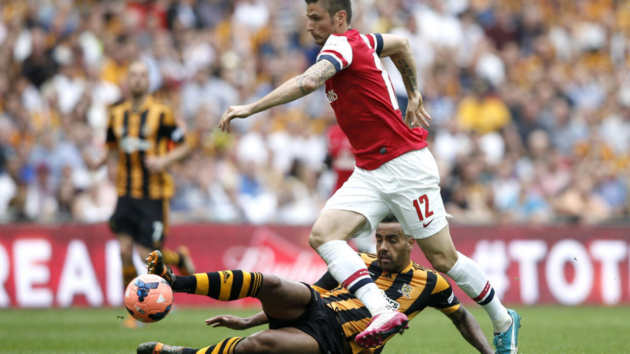 Arsenal come from behind to take English FA Cup