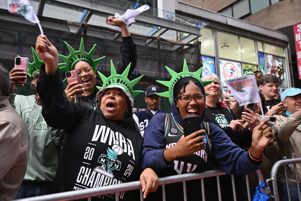 'Heroes': WNBA champions Liberty feted with NY parade