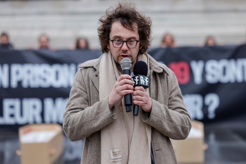 Russian reporter critical of Ukraine war escapes to France