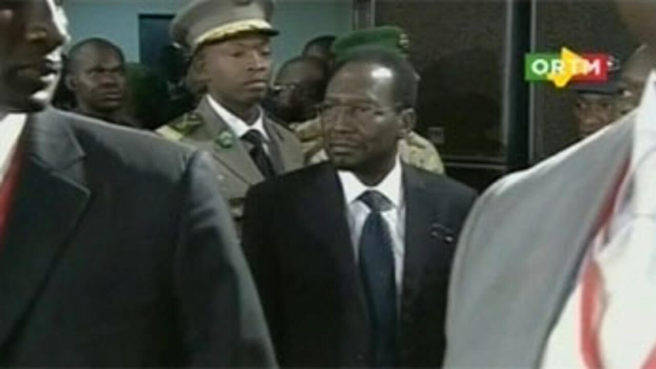 Crisis-hit Mali swears in transitional president - France 24