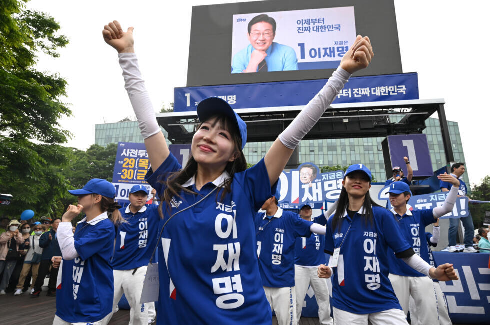 Early voting starts for S. Korea election triggered by martial law