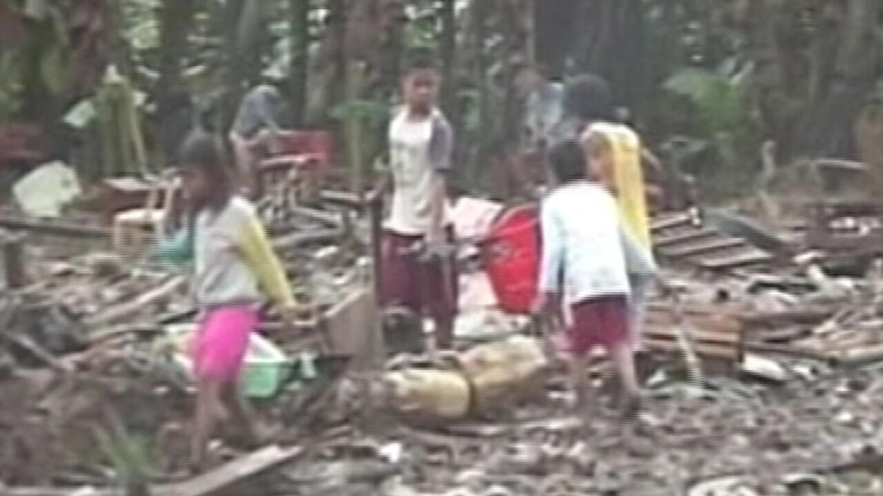 Philippine mob ransacks rice storage in deadly stampede