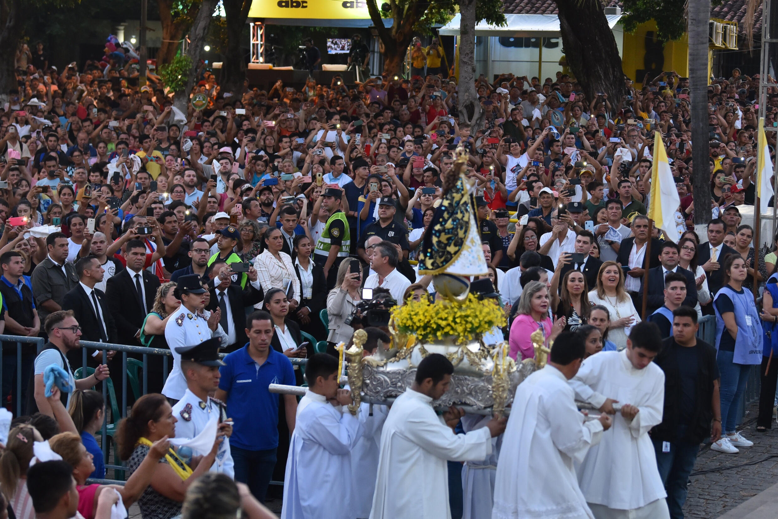 Un millón de católicos celebran primera fiesta religiosa pospandemia en ...
