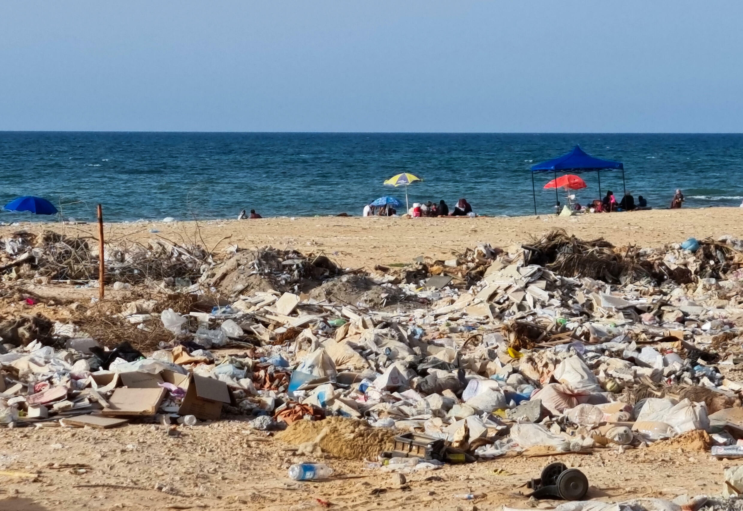 'Catastrophic' pollution plagues Libya beaches - France 24