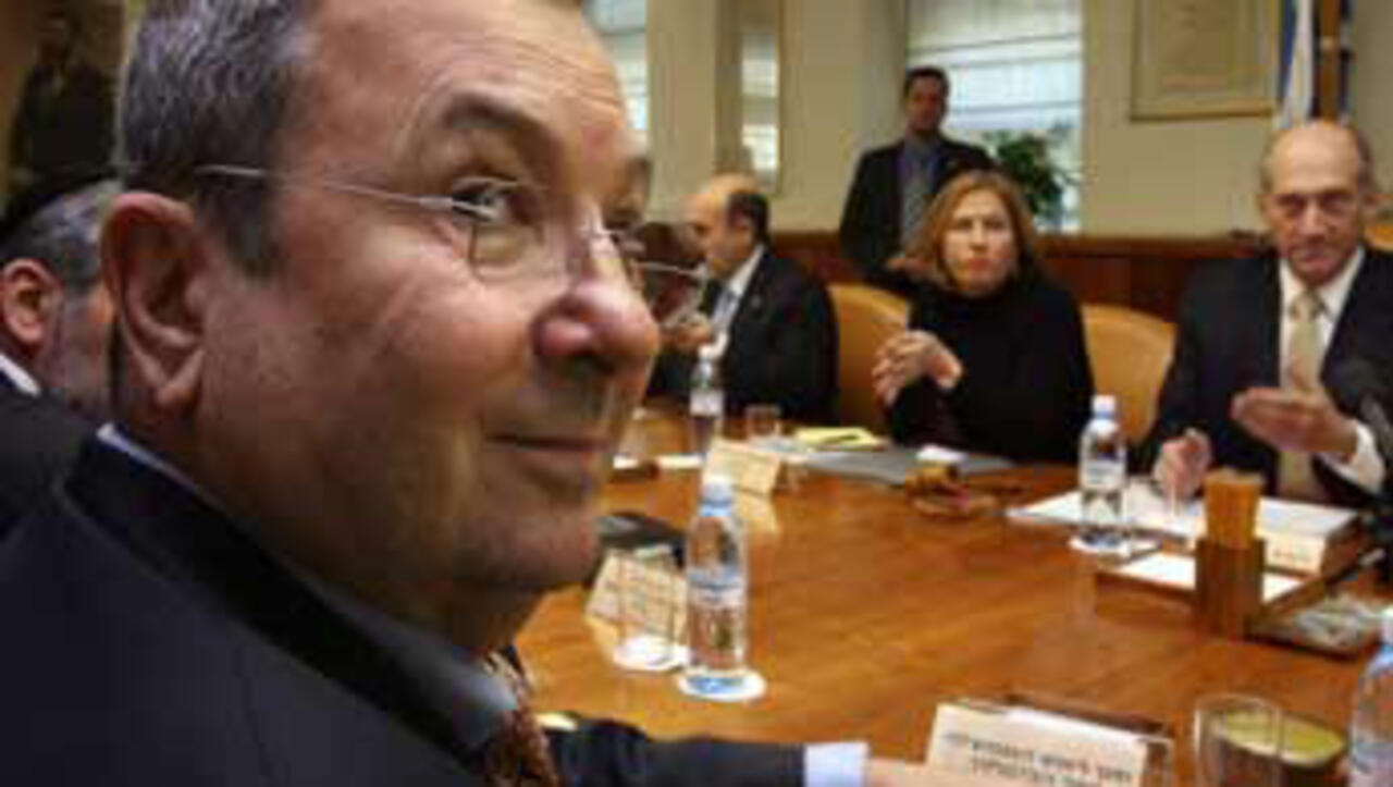 Barak comeback falling short in final stretch