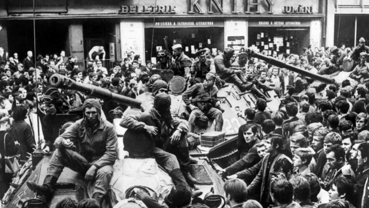 En images : le 50e anniversaire de l'écrasement du "Printemps de Prague ...