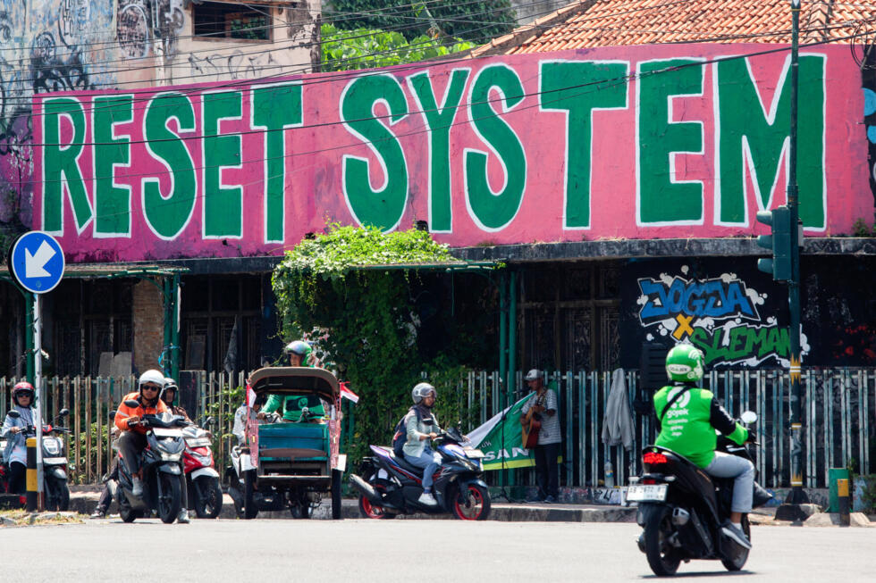 'Pink and green' protests call for a reset in Indonesia