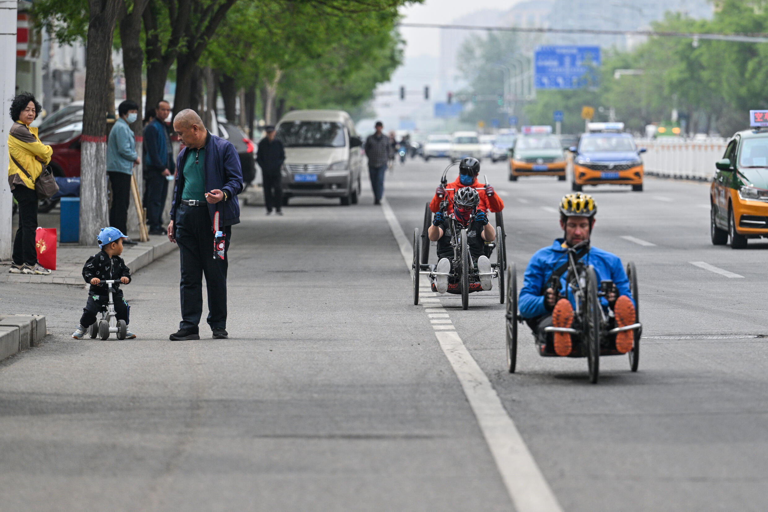 China wheelchair users claim outdoors with hand-cranked bikes