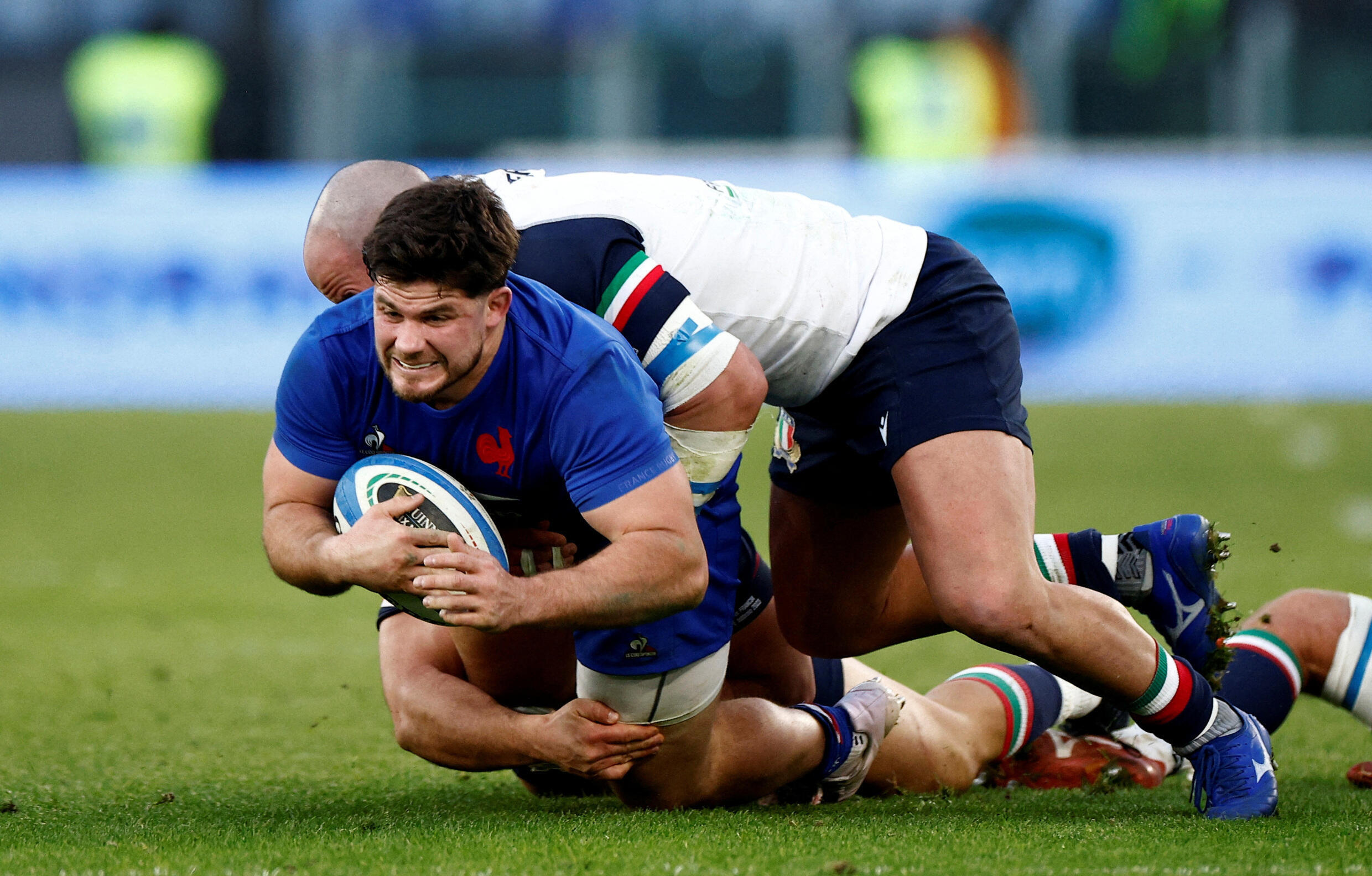 Title holders France survive Italy scare to win Six Nations opener