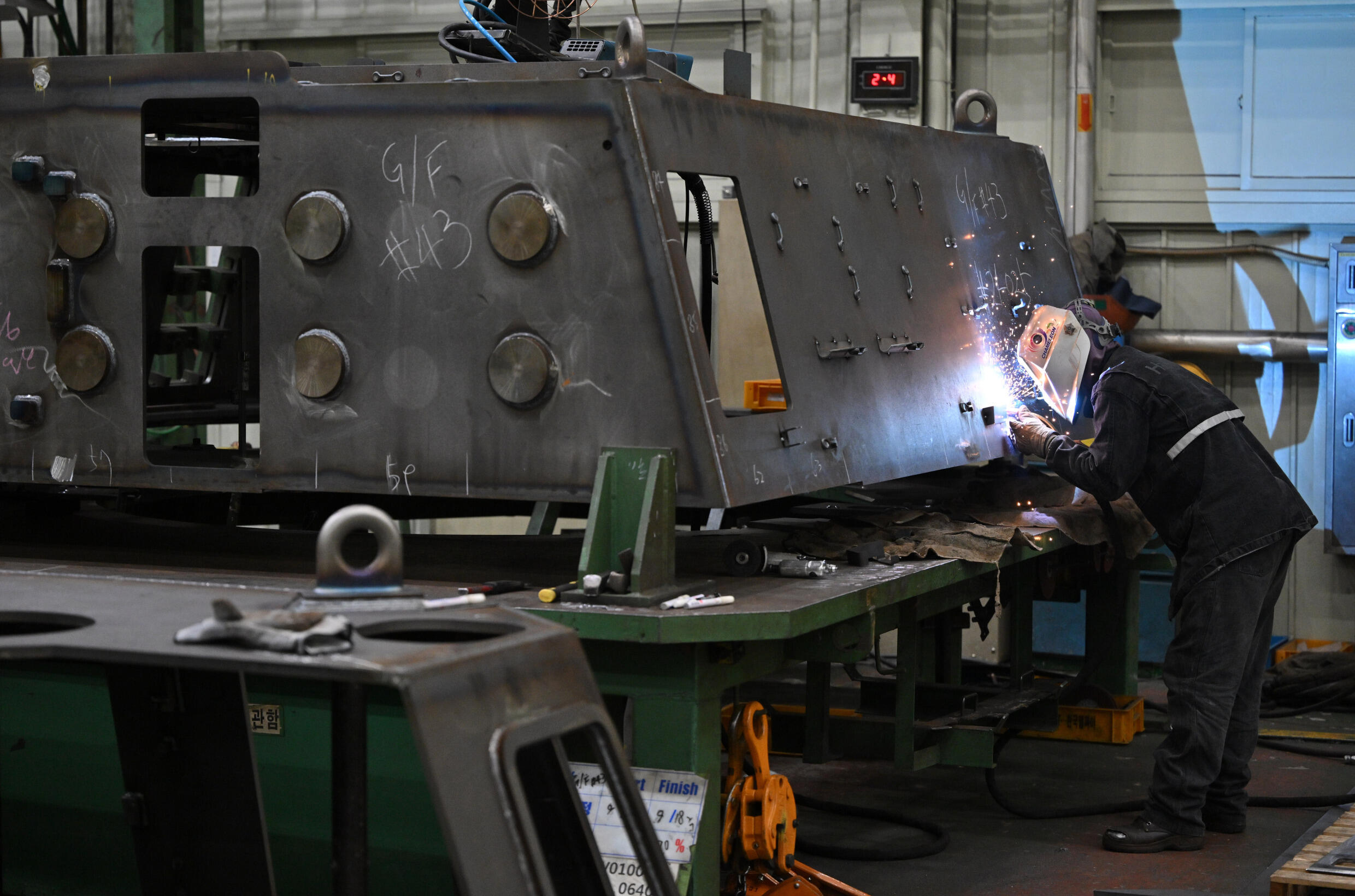 Inside the S. Korean factory that could be key for Ukraine