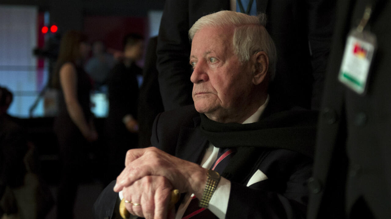 German Cold War leader Helmut Schmidt dies