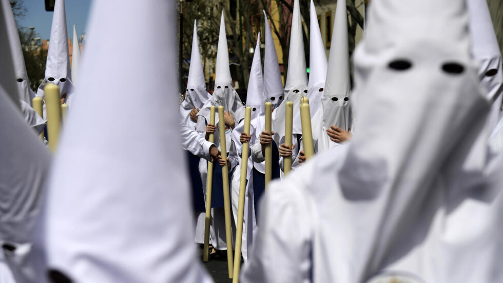 In Spain, brotherhood set up by slaves marches at Easter