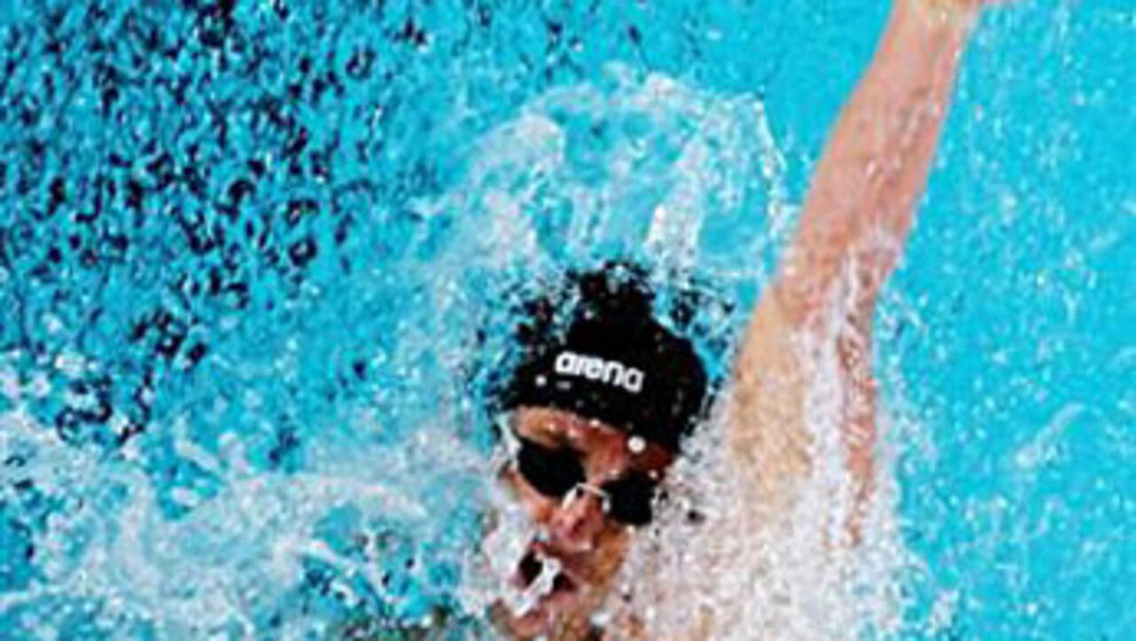 Aaron Peirsol breaks 200m backstroke world record - France 24