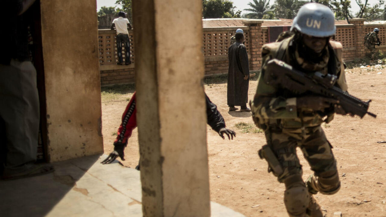 Une dizaine de morts après une flambée de violences dans un camp de ...