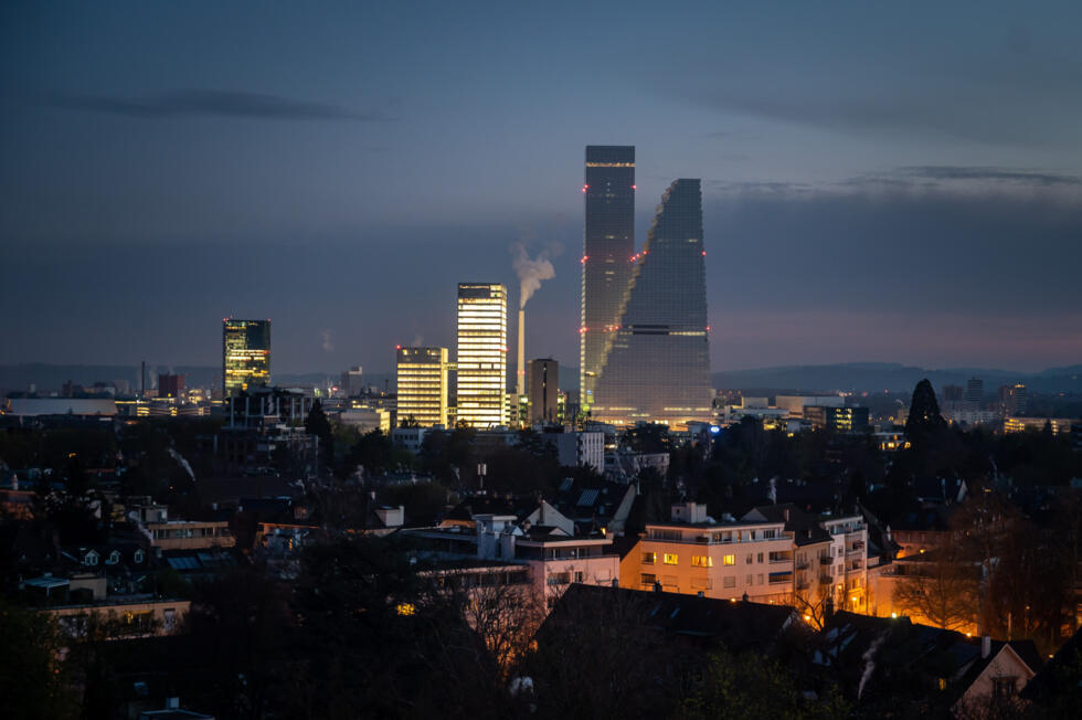 Pharma giant Roche sees income soar in first half