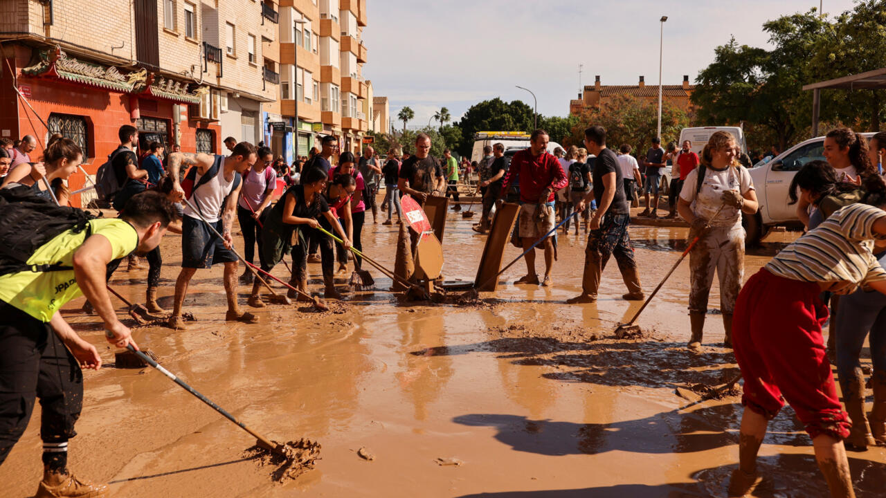 La cifra de muertos por la DANA en España supera los 200, mientras ...