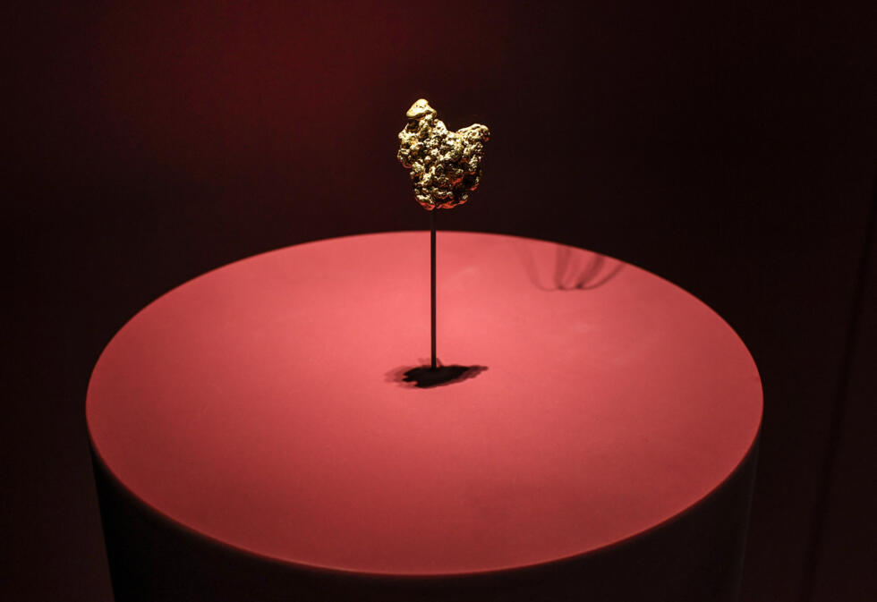 Gold worth 600,000 euros stolen in Paris museum heist