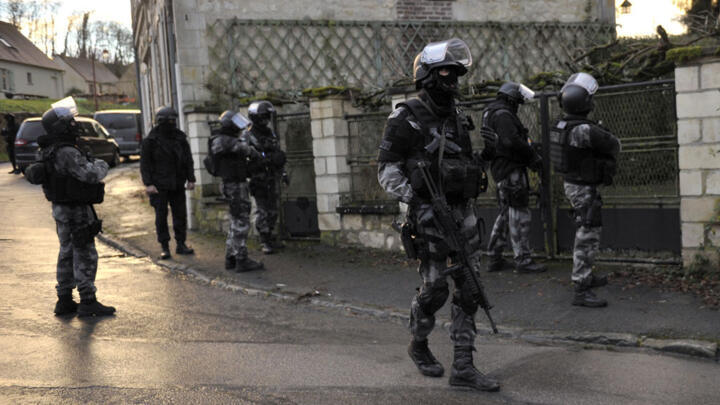 France on alert amidst hunt for Charlie Hebdo gunmen
