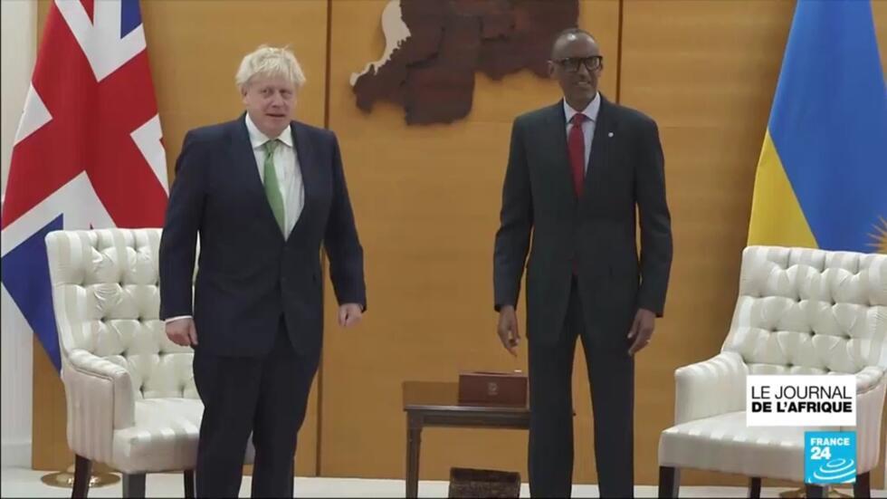 À Kigali, Boris Johnson défend l'accord sur les migrants conclu avec le ...
