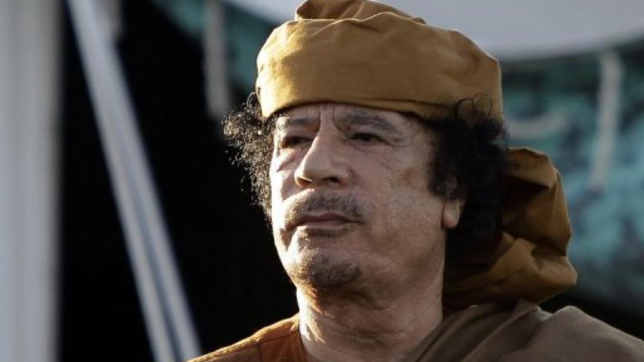 Fugitive Gaddafi urges supporters to fight on