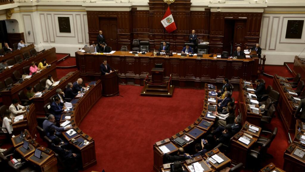 Piden una sanción para la congresista de Perú a quien cortaban las uñas ...