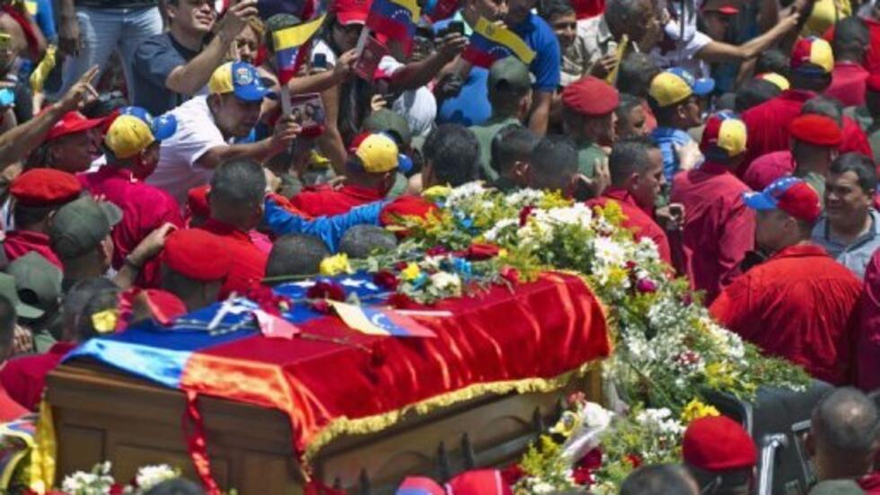 Thousands mourn as Chavez funeral procession begins