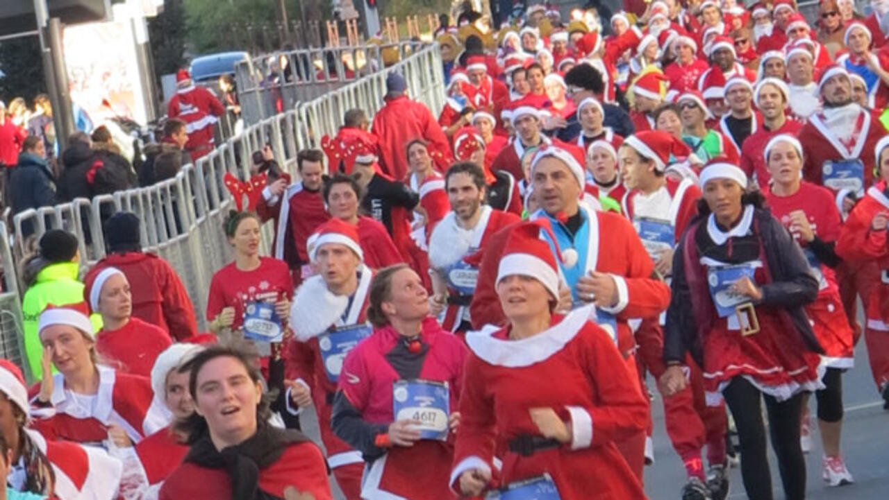 In pictures: Santa dash across Paris