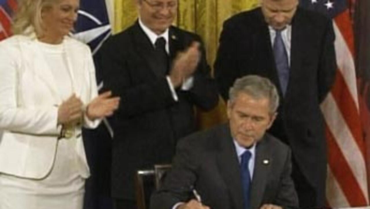 Bush renews support for Georgia, Ukraine NATO entry