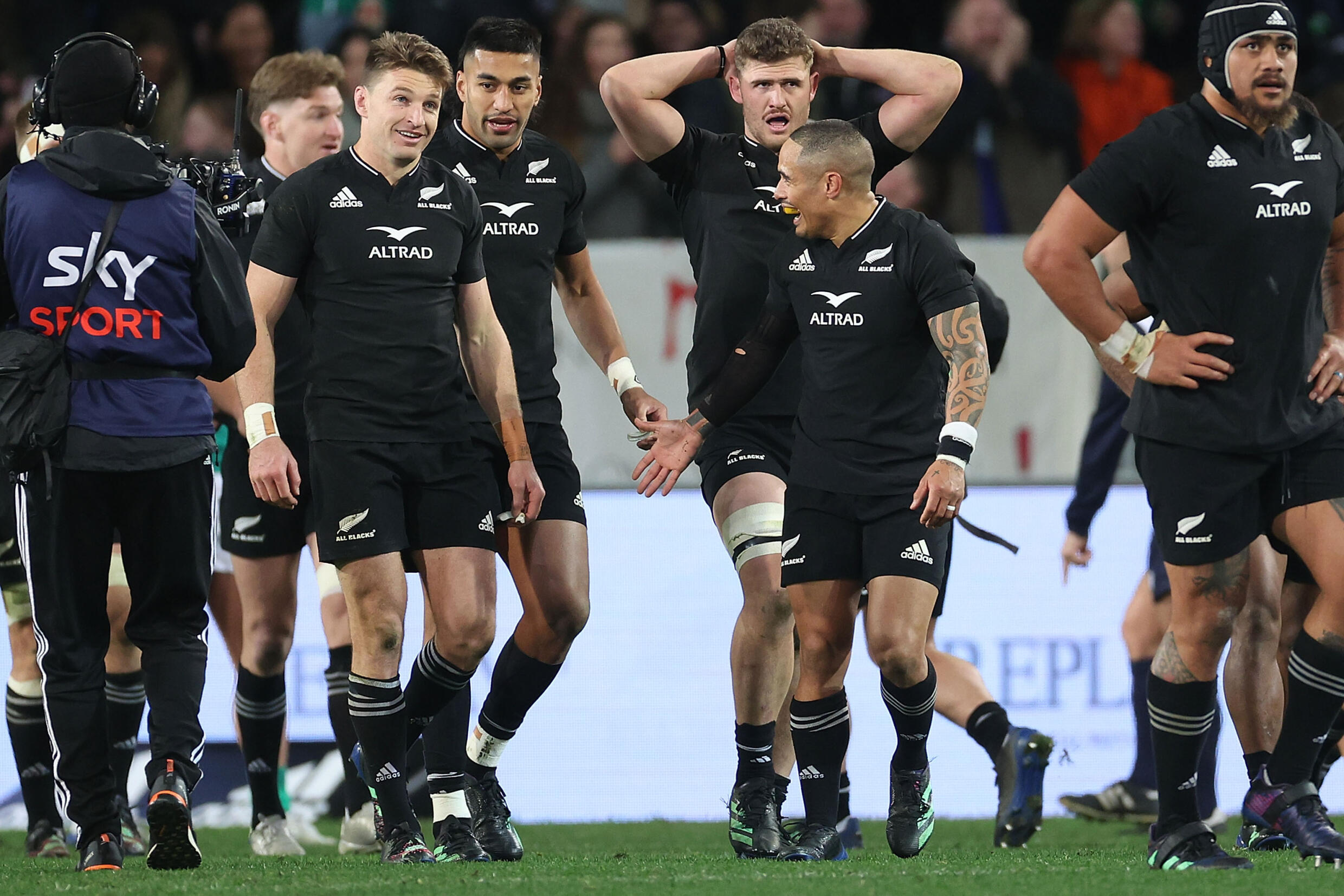 Ireland make history with 23-12 win over 14-man All Blacks