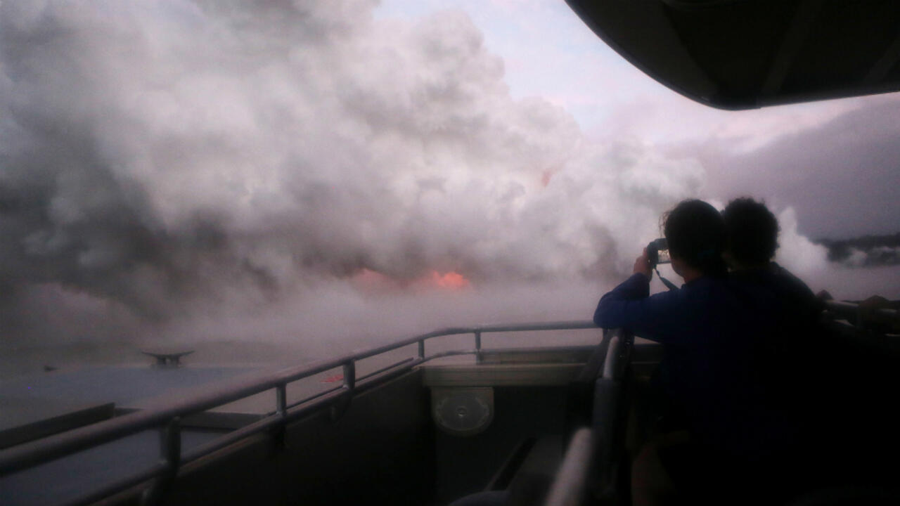 'Lava bomb' from Hawaii volcano strikes tourist boat - France 24