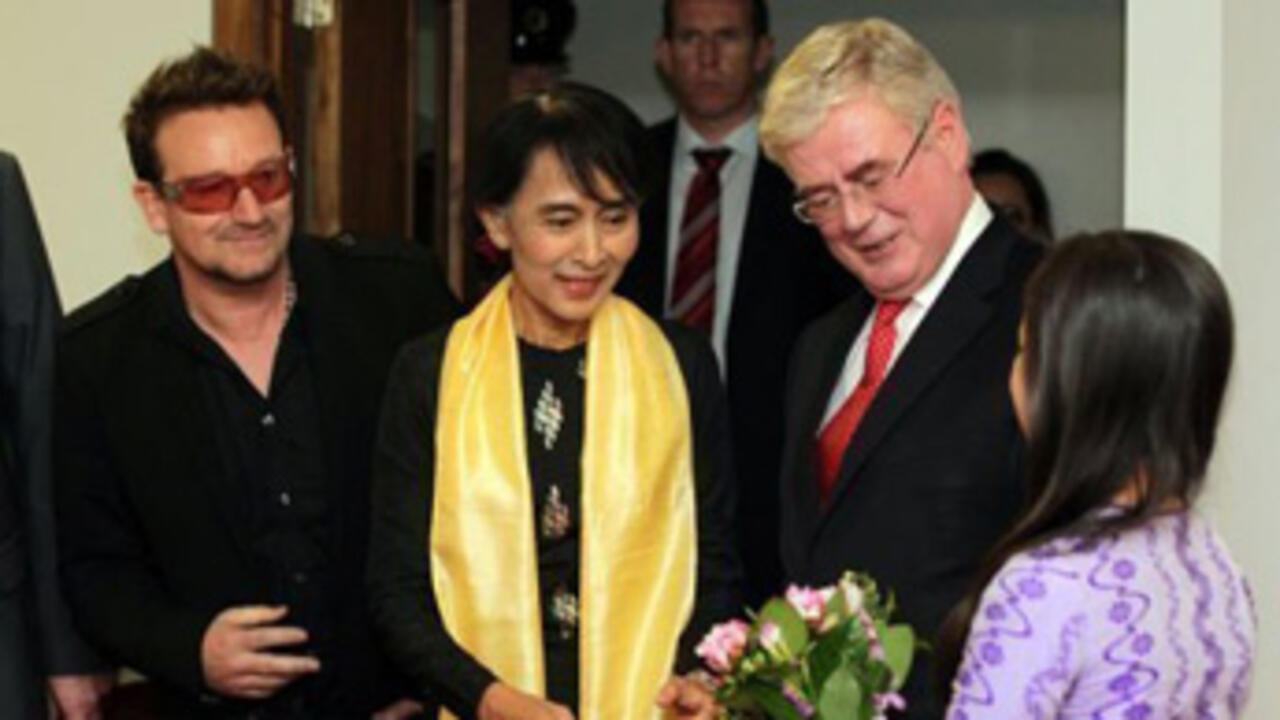 Aung San Suu Kyi fête ses 67 ans au Royaume-Uni, une étape riche en ...