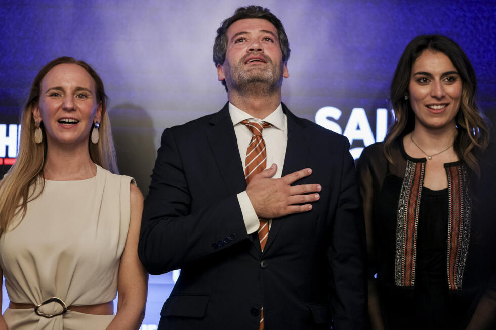 Portugal's far-right party gains as premier holds on