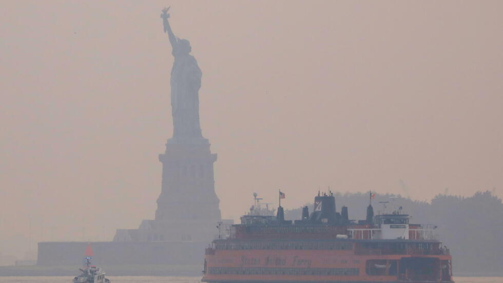 Wildfire smoke from West Coast hovers over New York City, causing air ...