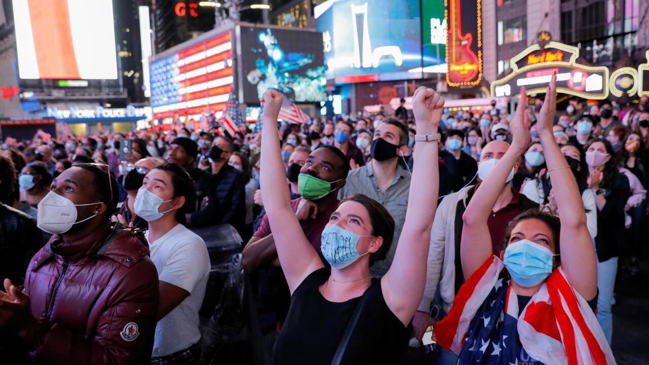 US presidential election: Thousands dance in the streets across America ...
