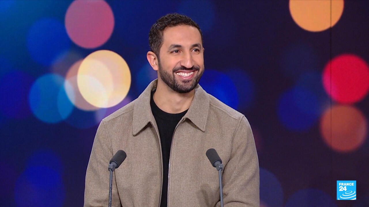 Le peintre Bilal Hamdad fait entrer le Paris d’aujourd’hui, de Barbès aux migrants, au Petit ...