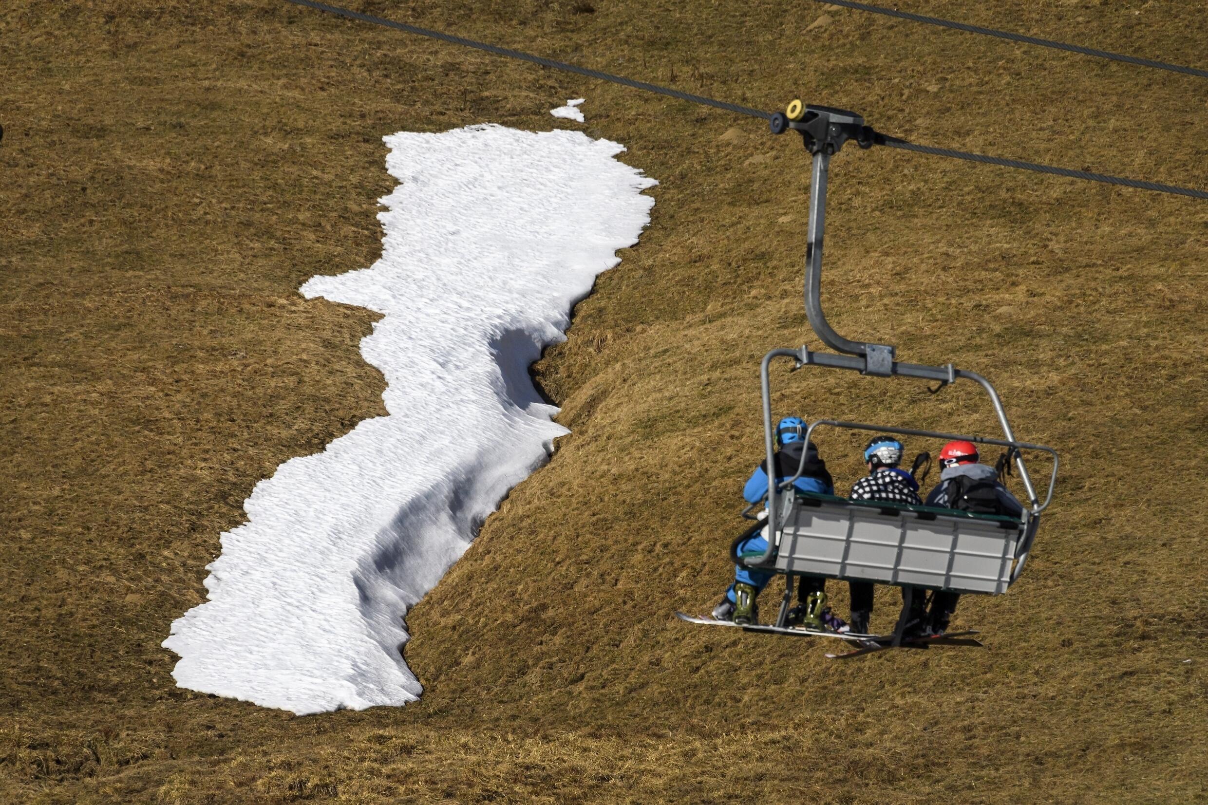 Climate change: High temperatures, sparse snowfall in Europe's Alps ...
