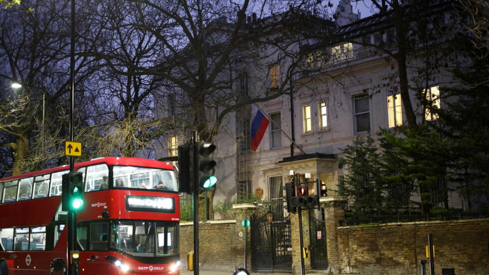 UK warns Russia it will face sanctions if it installs 'puppet regime ...