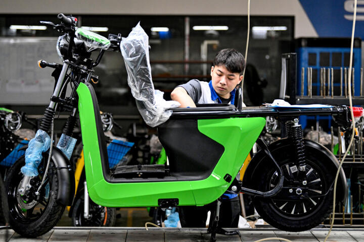 Vietnam pushes electric motorbikes as pollution becomes 'unbearable'