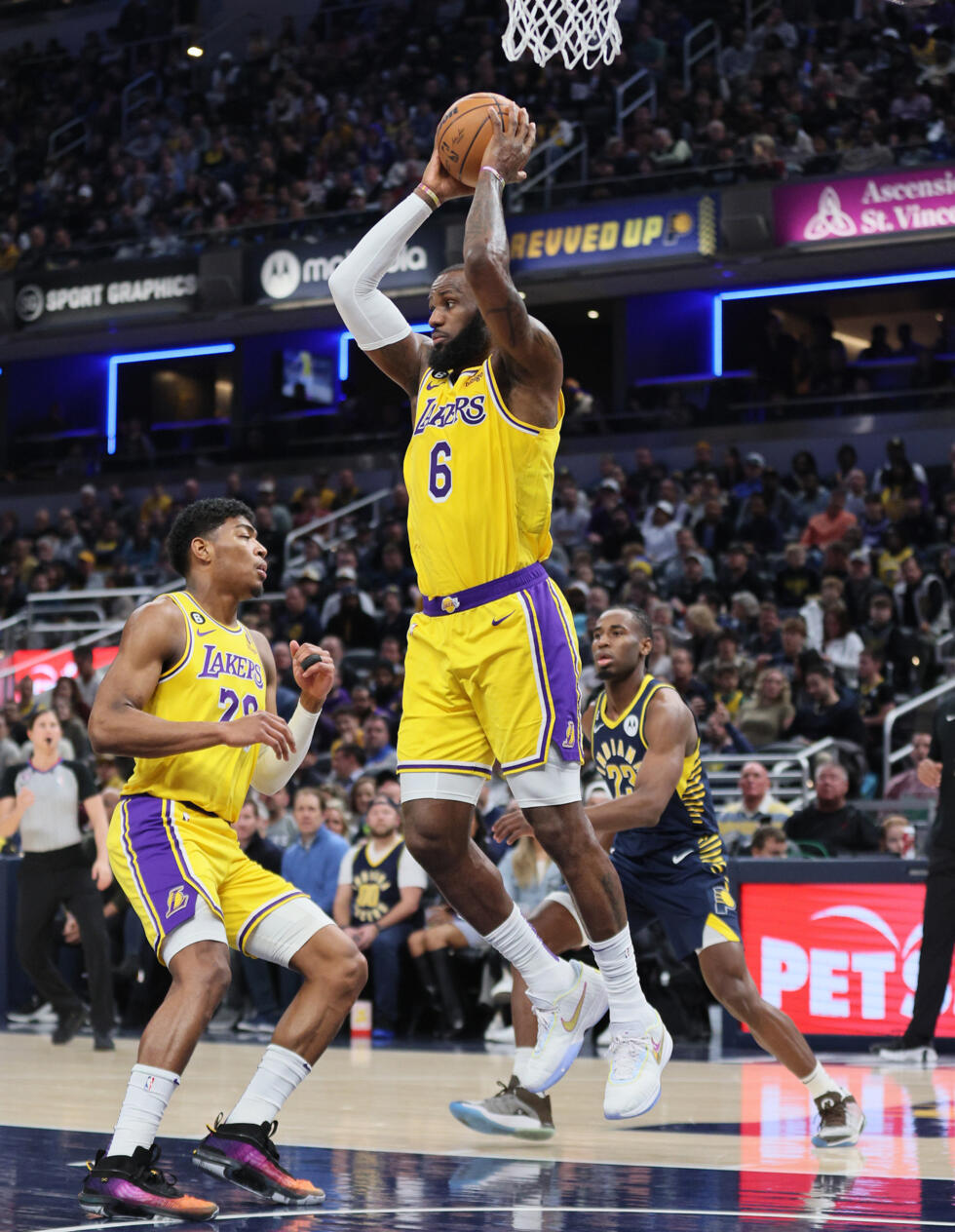 'King' James poised for NBA scoring record crown