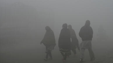 Pakistan uses artificial rain to combat smog - France 24